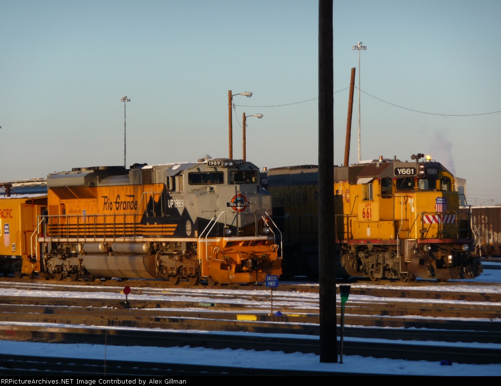 UP 1989 & UPY 661 Twlight